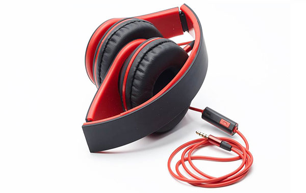 Ray-Ban: Last Chance: Rock on your Holiday with Ray-Ban Headphones | Milled