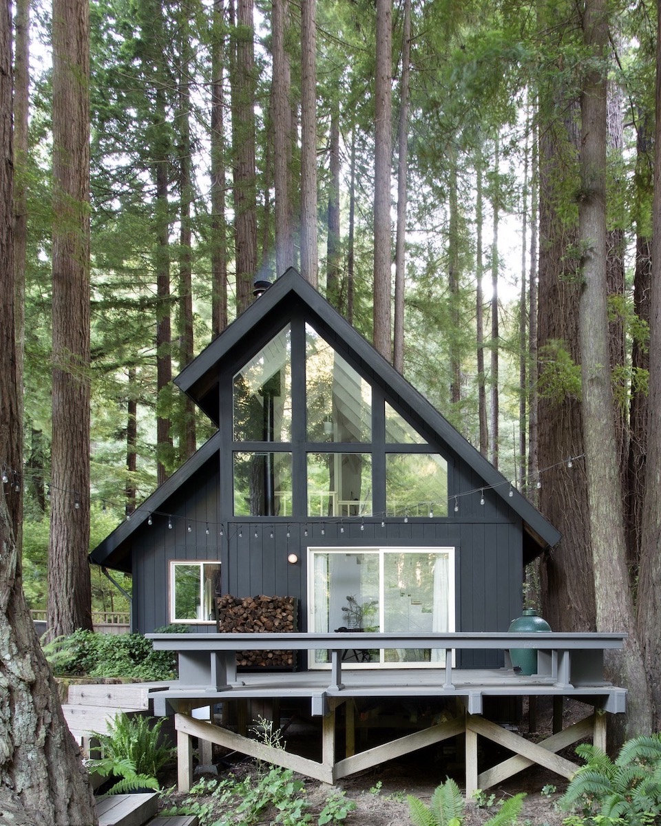 Dwell: A Riverside Cabin in Oregon Gets a Blindingly Bright Renovation ...