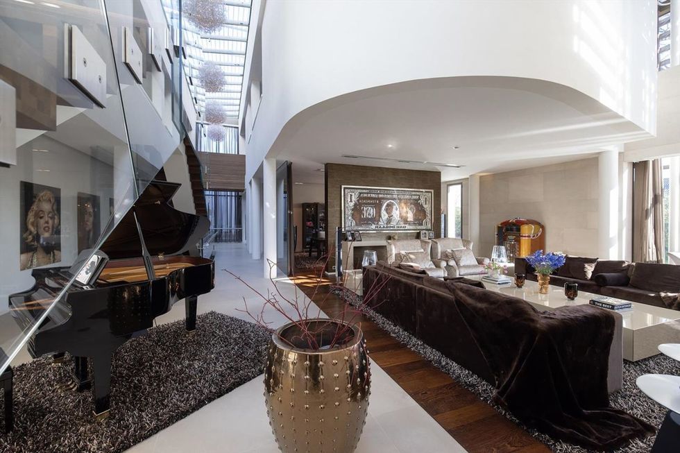 Quotenet.nl: Binnenkijken in de voormalige villa van Roger Lips ...