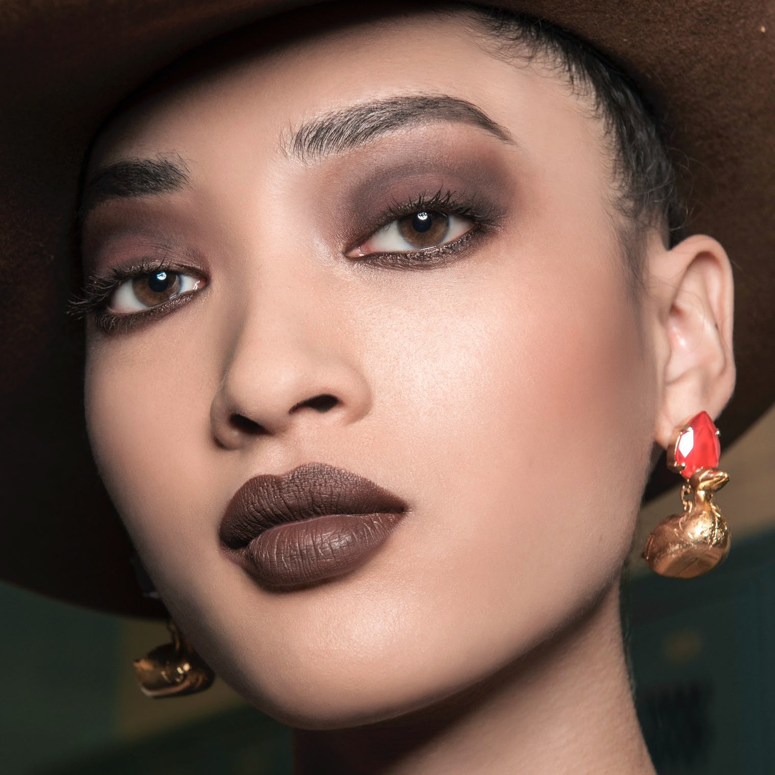 The Box of Style by The Zoe Report: This Stunning Eyeshadow Trend Will ...