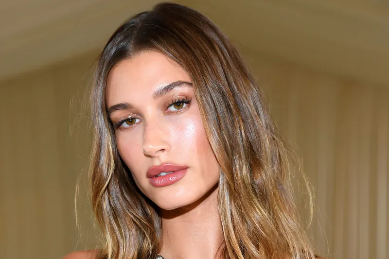 Allure: Hailey Bieber Is Now a Full-Blown Brunette | Milled