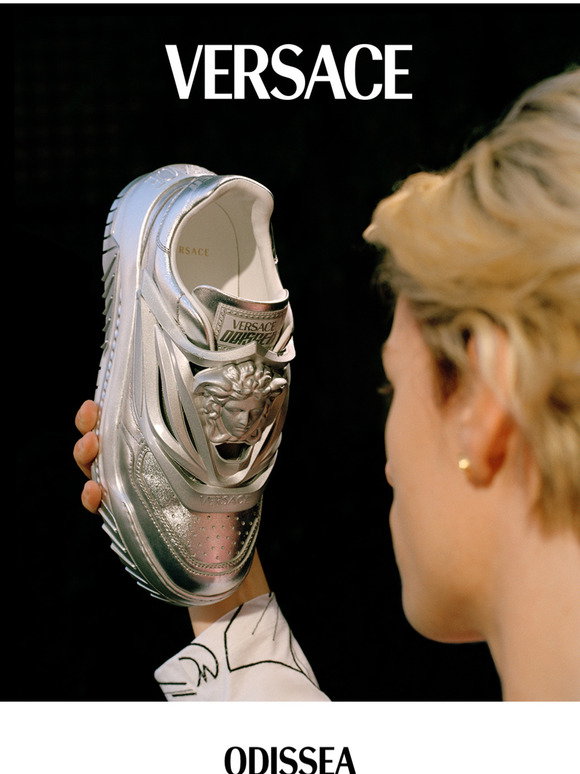 Versace: Argento futuristico: sneakers Odissea | Milled