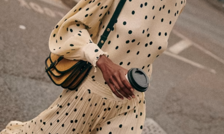 The Everygirl: free downloadable tech backgrounds for October are here ...