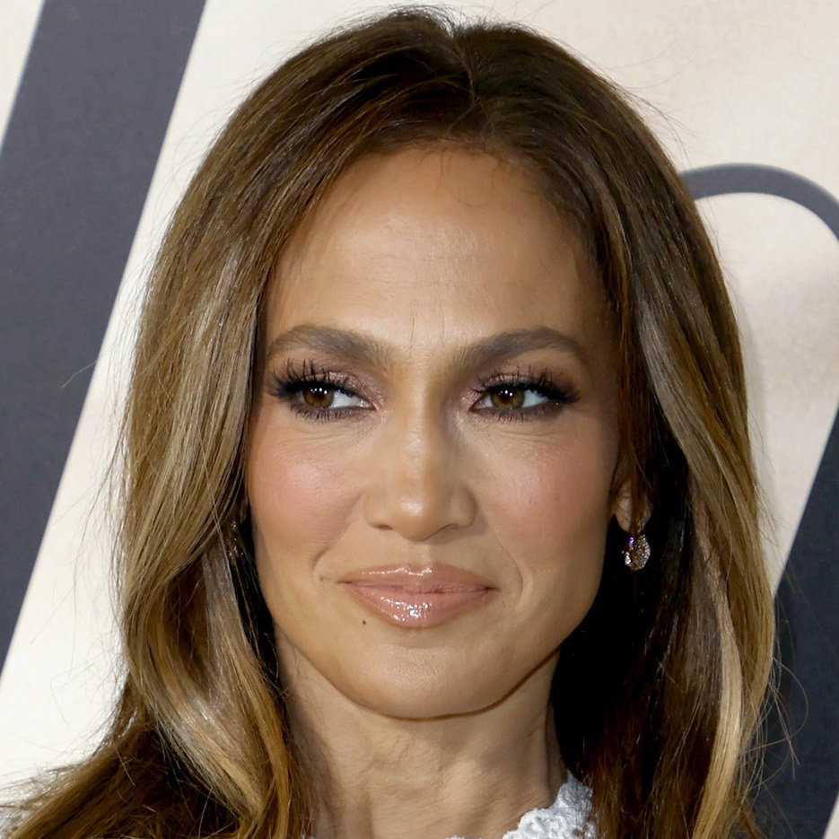 The Zoe Report: This Jennifer Lopez Outfit Is The *Perfect* Fall Look ...
