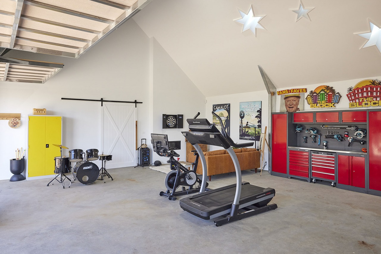 The Block Shop: SCOTTY CAM'S HOUSE REVEALED 🔨 Working from Home Space ...