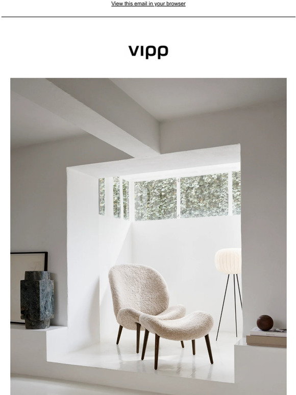 Vipp: NEW | Vipp Lodge lounge chair in off-white | Milled