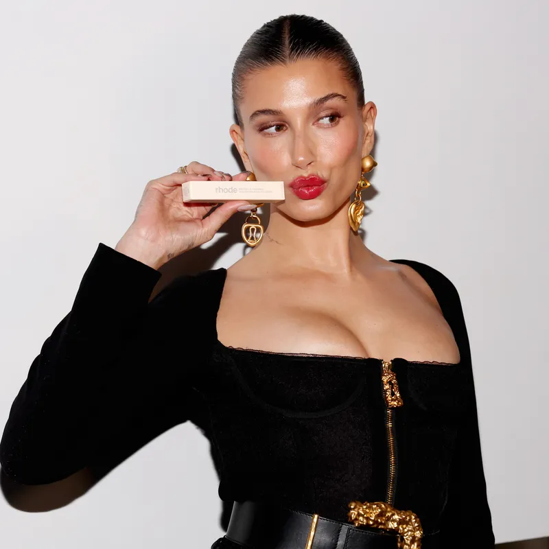 Glamour: Hailey Bieber Just Debuted a Dramatic New Bob: ‘Oops…’ | Milled Glamour: Hailey Bieber Just Debuted a Dramatic New Bob: ‘Oops…’ | Milled