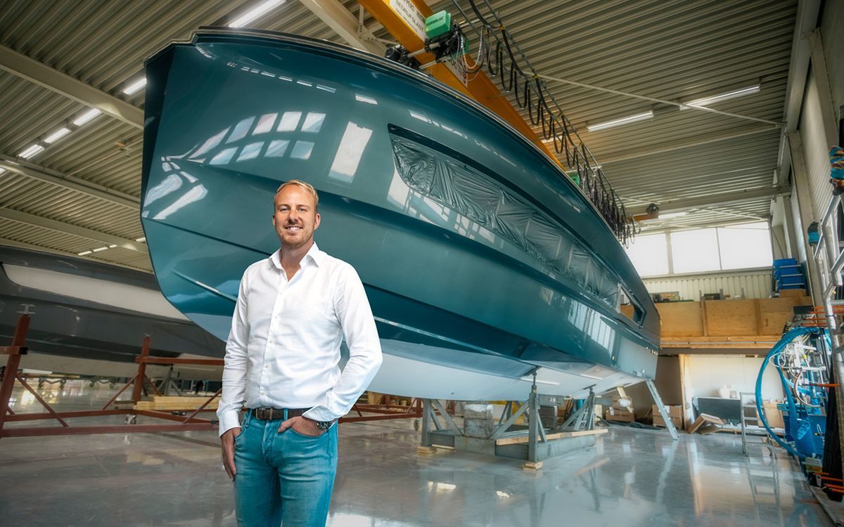 Quote: Klaas Hummel vindt KLM-bestek 'goor' & Rechter tikt Pieter ...