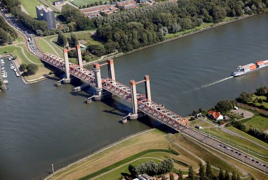 AdHouse: Verkeer kan vier weken niet over Hartelbrug, maar als ...