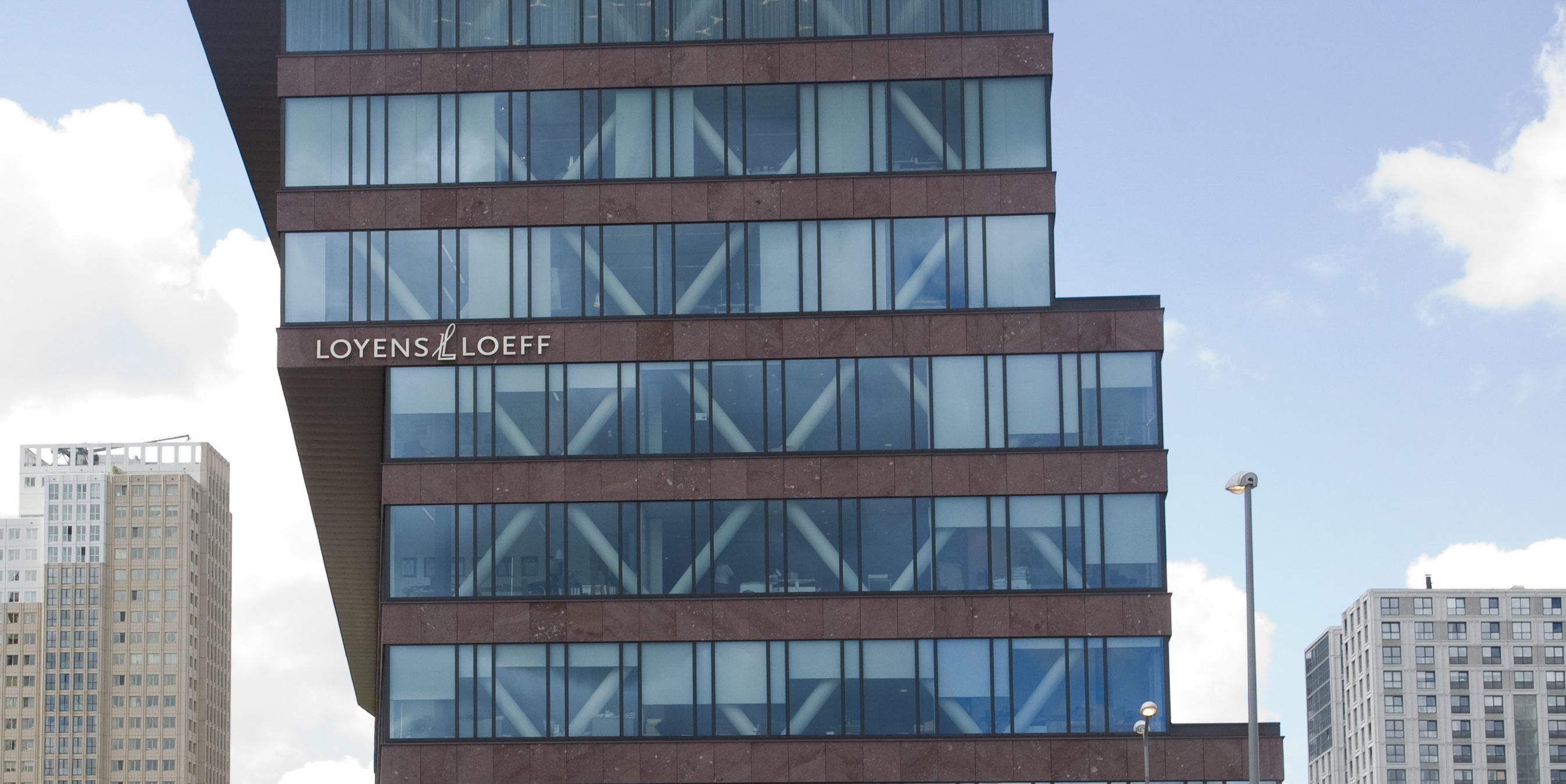 Quote: Oud-werknemers Loyens & Loeff naar de rechter voor pensioenmiljoenen & Salarisbazen AFAS ...