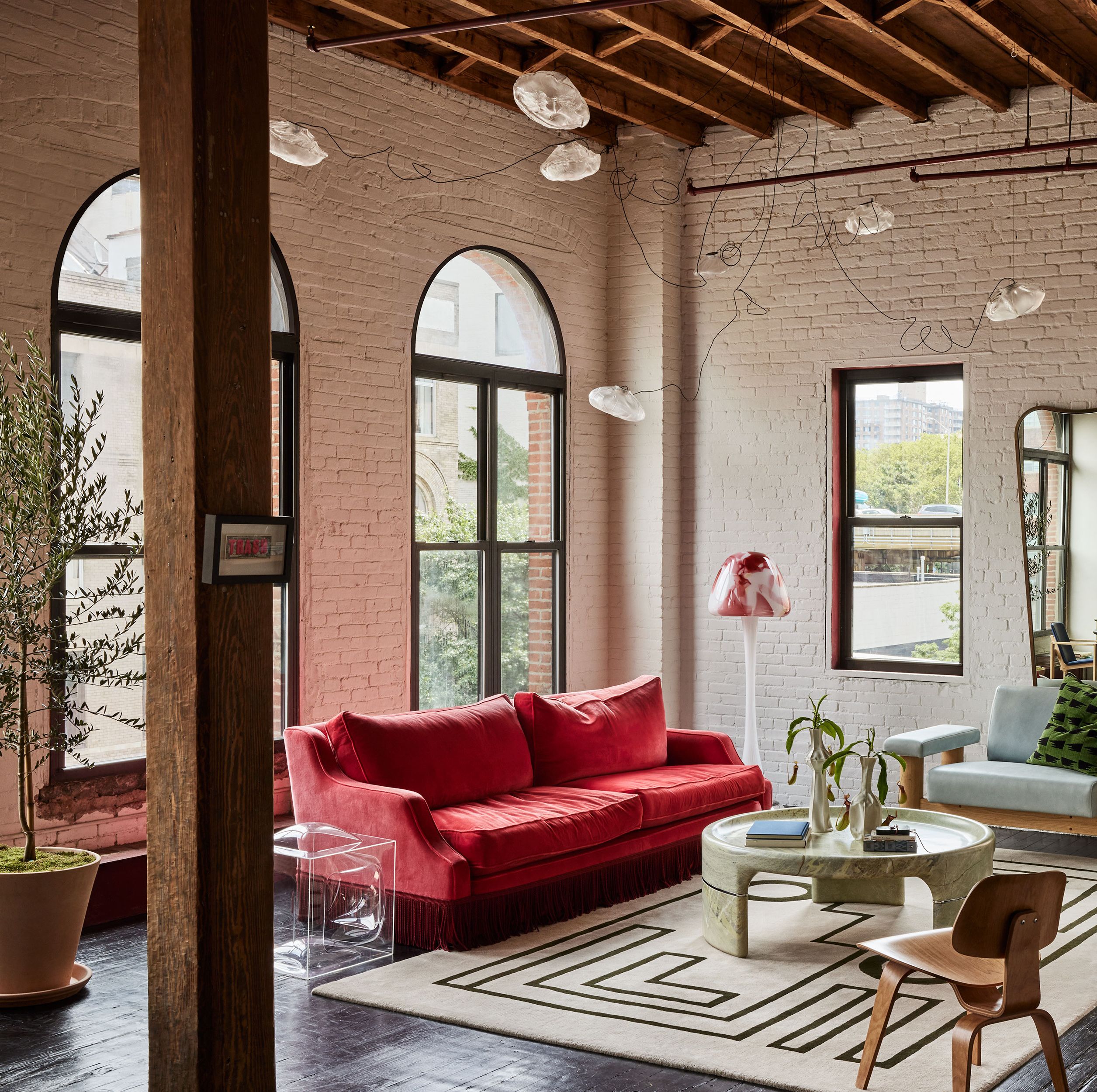 ELLE: The Viral ‘Unexpected Red’ Theory in Interior Design Actually Isn ...