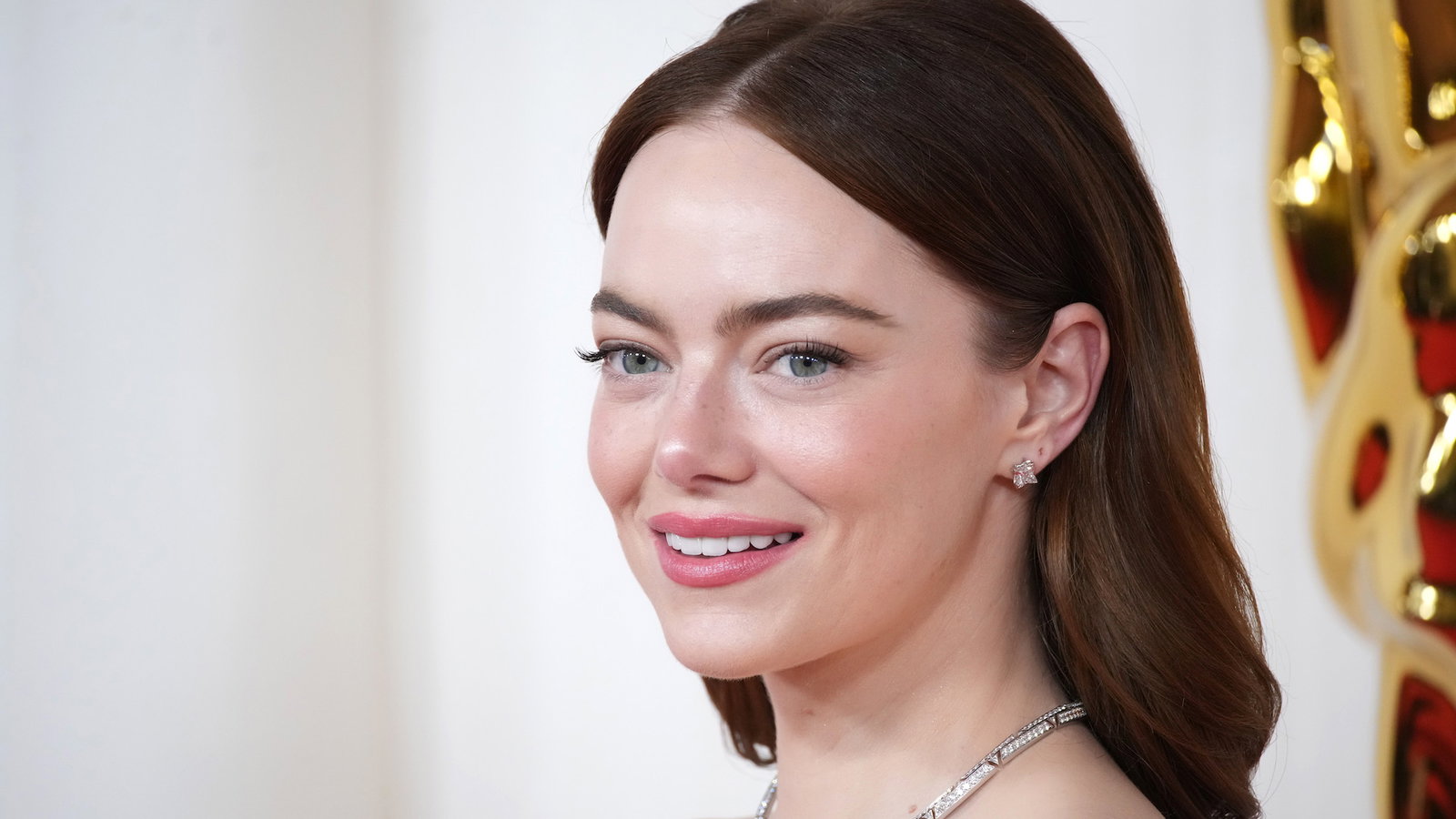 Betches: *LEAKED* Royals group chat about Kate’s Photoshop fail | Milled