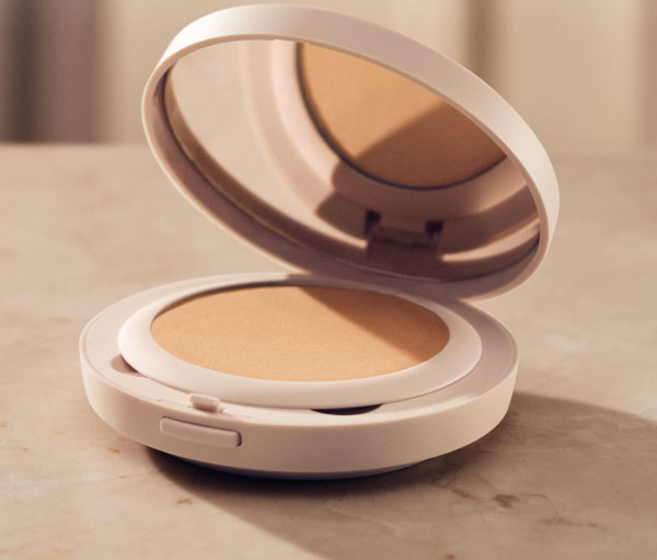 Laura Mercier: NEW! Translucent Pressed Setting Powder Ultra-Blur | Milled